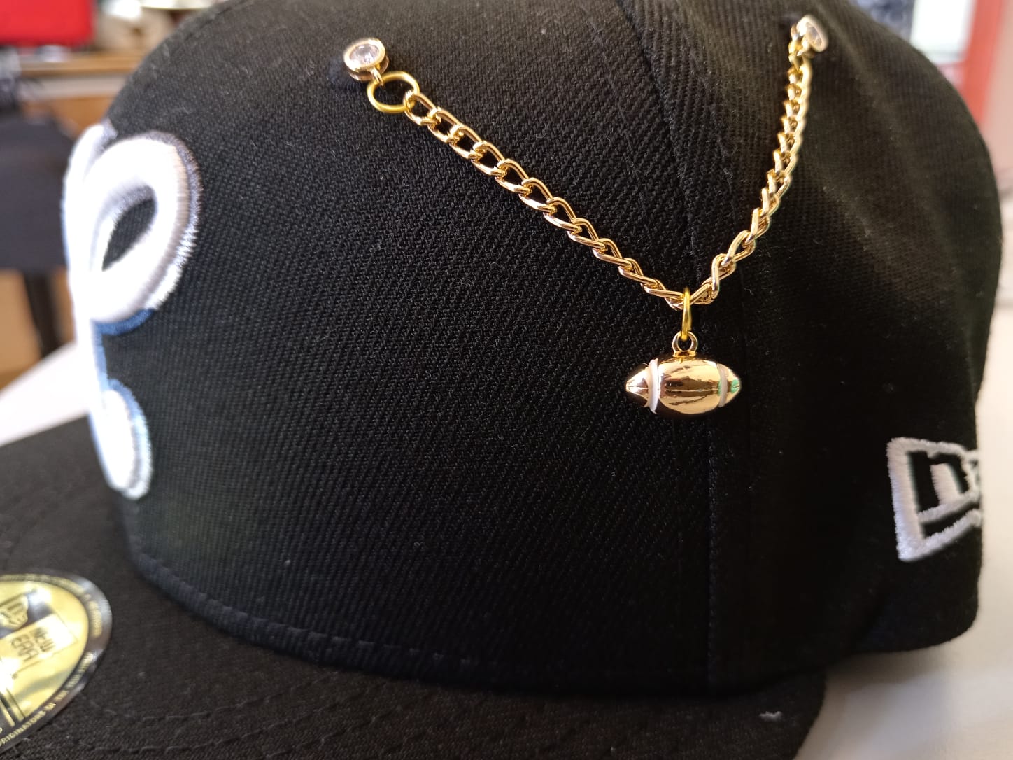 Pin con cadena Balón Fútbol Americano – King Pin mx